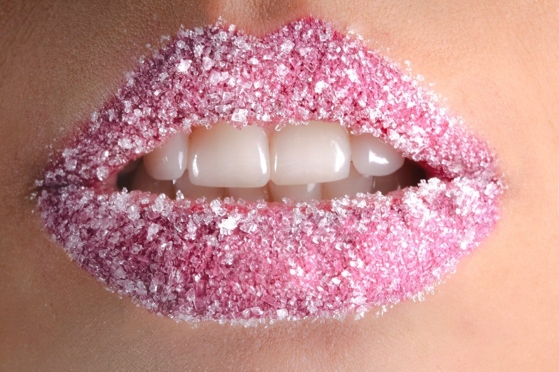 How to Make Thick Lips Appear Thinner - Top 10 Tips - Woman Junction